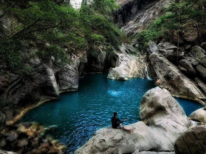 Sanghyang Heuleut Wisata Alam Indah Tersembunyi di Bandung - MEDIAKAMU.com